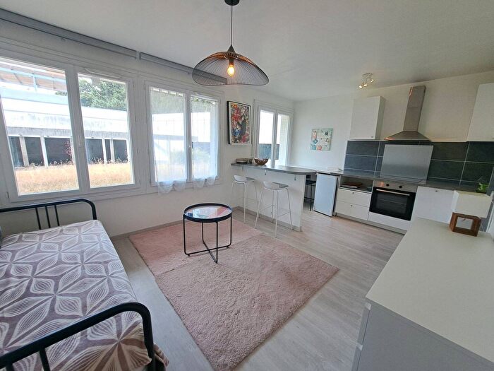 Appartement à louer - Les Roches, Chamalières - 1 pièce