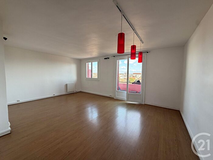 Villefranche-sur-Saône, Nord Est : Appartement 4 pièces à louer