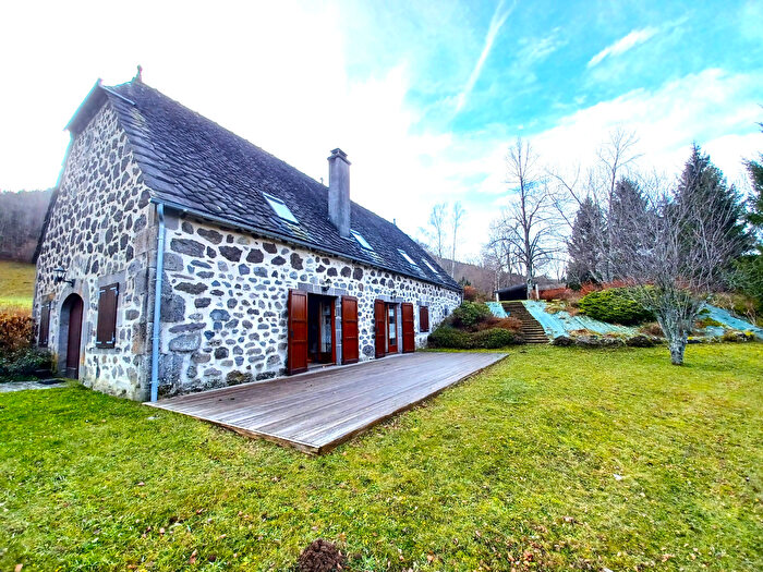 Maison à vendre - Le Falgoux - 6 pièces - 4 chambres