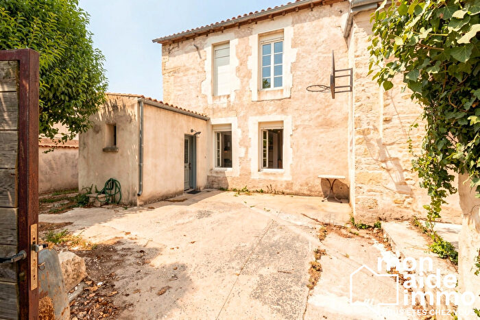 Surgères : Maison 8 pièces à vendre