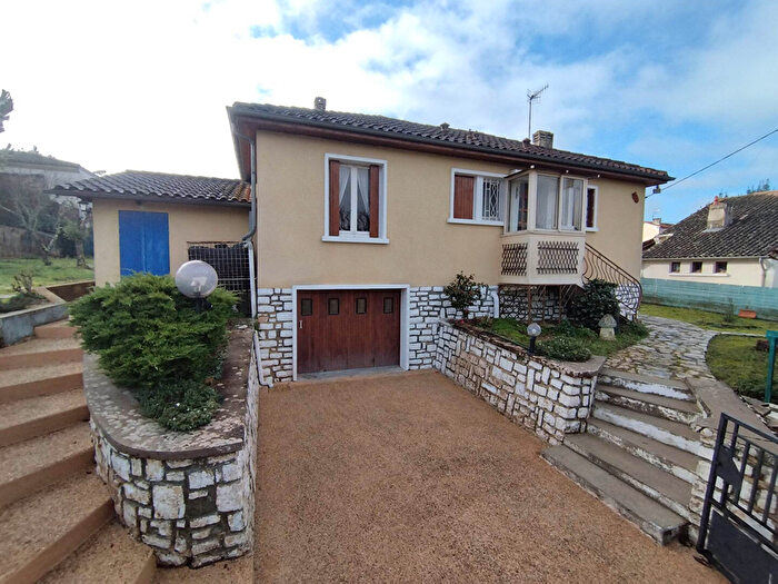 Maison à vendre - Montpon-Ménestérol - 5 pièces - 3 chambres