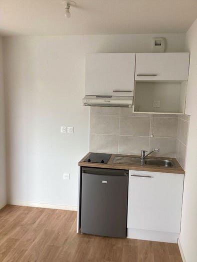 Clémenceau-Pontac-Sallegourde-Pont de Langon, Villenave-d'Ornon : Appartement 1 pièce à louer