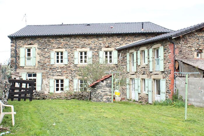 Maison à vendre - Saint-Hostien - 11 pièces - 7 chambres