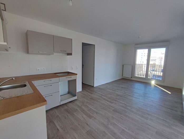 Appartement à louer - Bobigny, Centre-ville - 3 pièces - 2 chambres