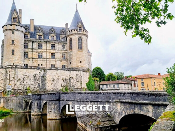 La Rochefoucauld : Maison 6 pièces à vendre