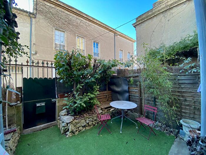 Appartement à louer - Nîmes, Tour Magne - 3 pièces - 2 chambres