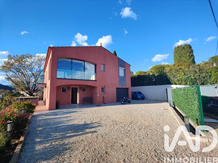 Maison à louer - Esperes, Villeneuve-Loubet - 5 pièces - 3 chambres