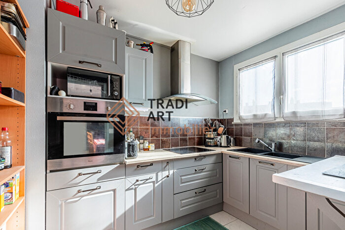 Appartement à vendre - Sainte-Geneviève-des-Bois, Liers, Croix Blanche - 4 pièces - 2 chambres