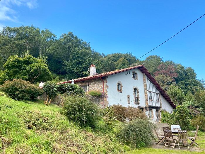 Maison à vendre - Saint-Pée-sur-Nivelle - 12 pièces - 6 chambres