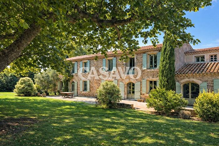 Maison à vendre - Saint-Martin-de-Crau - 8 pièces - 5 chambres