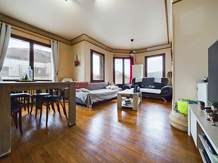 Maisons à vendre et appartements à louer - 1