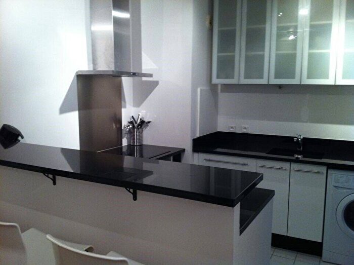 Appartement à louer - Centre Ville, Rueil-Malmaison - 2 pièces - 1 chambre