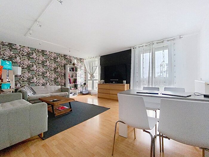 Appartement à louer - Arpents-Etang-Vignes, Roissy-en-Brie - 4 pièces - 3 chambres