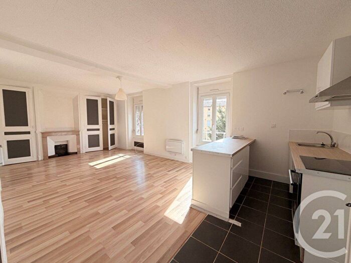 Appartement 3 pièces à Tarare, à louer