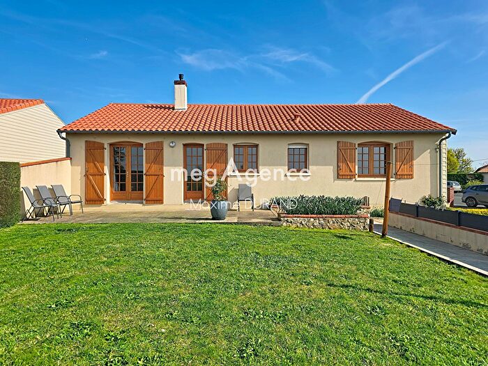 Maison à vendre - Saint-Pierre-Montlimart - 6 pièces - 4 chambres