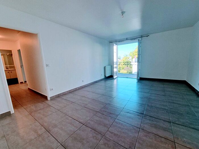 Appartement à louer - Domaine dArmainvilliers, Ozoir-la-Ferrière - 3 pièces - 2 chambres