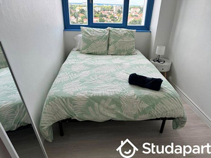 Appartement à louer - Les Essarts, Bron - 1 pièce - 5 chambres