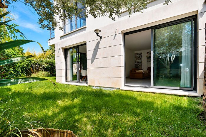 Chatou, Sud : Maison 12 pièces à vendre