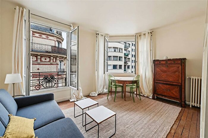 Appartement à louer - Alleray Procession, Paris ème arrondissement - 2 pièces - 1 chambre