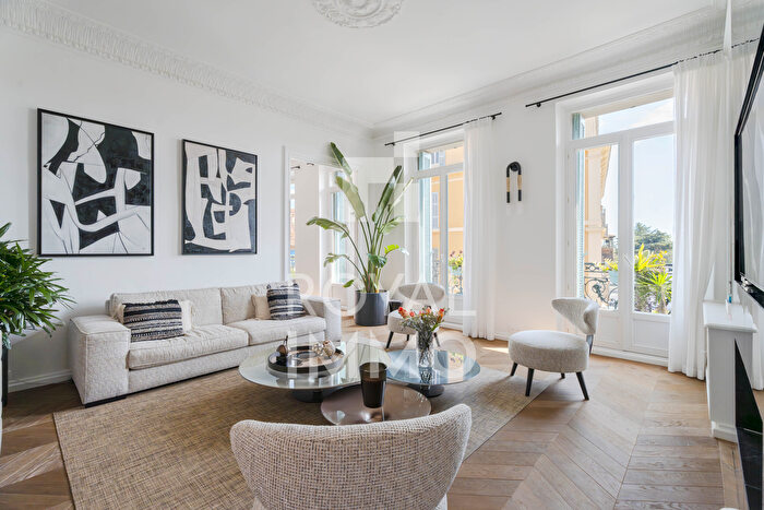 Appartement à vendre - Hyères, Centre-ville - 4 pièces - 2 chambres