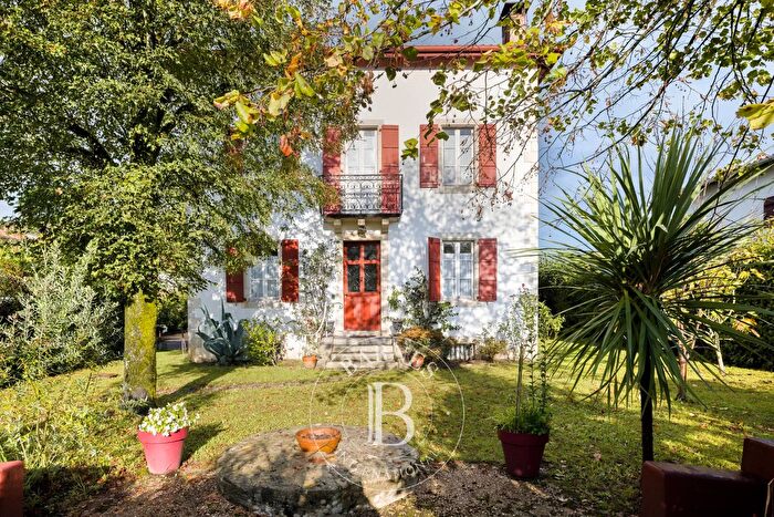 Maison à vendre - Ustaritz - 11 pièces - 9 chambres