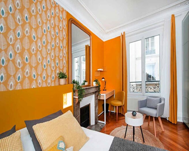 Appartement à louer - Trudaine-Maubeuge, Paris ème arrondissement - 4 pièces - 6 chambres