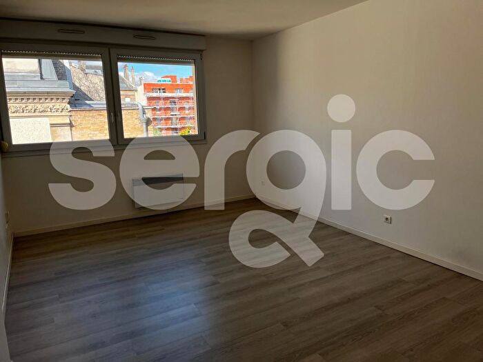 Appartement à louer - Reims, Centre-ville - 3 pièces - 2 chambres