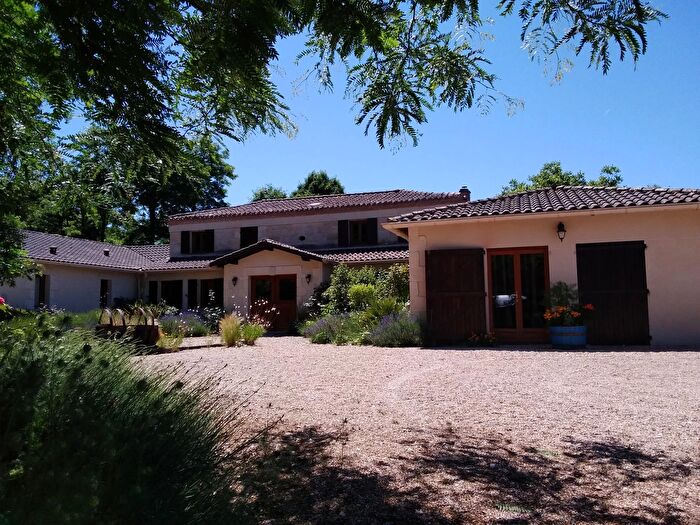 Maison à vendre - Montpon-Ménestérol - 14 pièces - 9 chambres