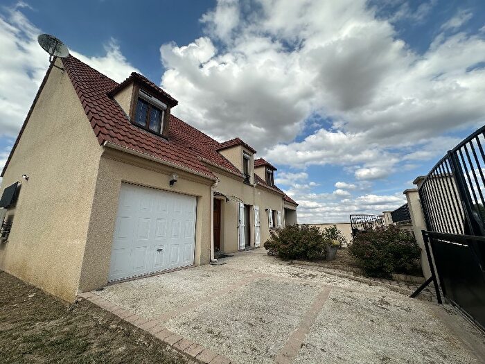 Maison 7 pièces à Fontaine-le-Port, à louer