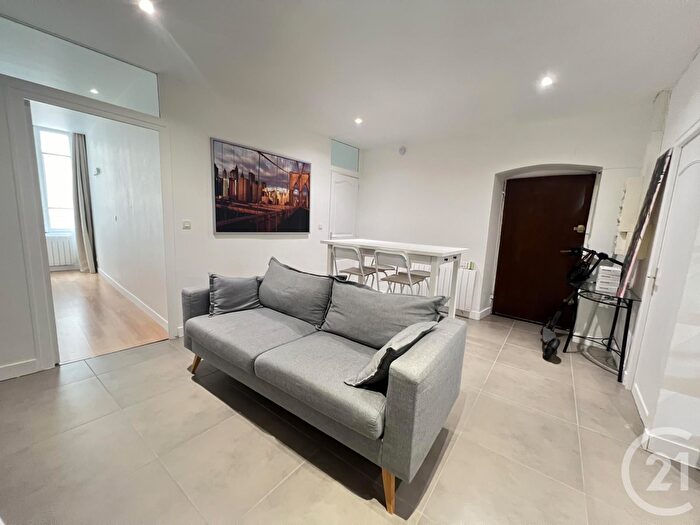 Appartement à louer - Grenoble, Centre-ville - 4 pièces - 3 chambres