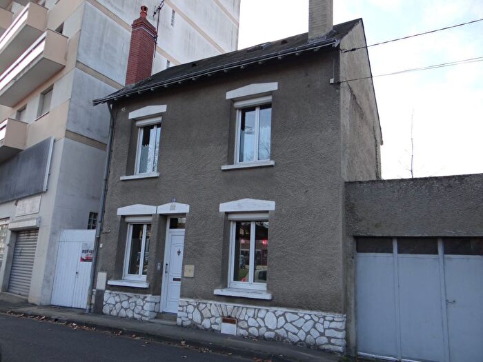 Maison 5 pièces à Châtellerault, Centre-ville, à louer