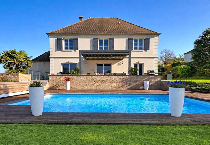 Maison à vendre - Luzarches - 8 pièces - 5 chambres