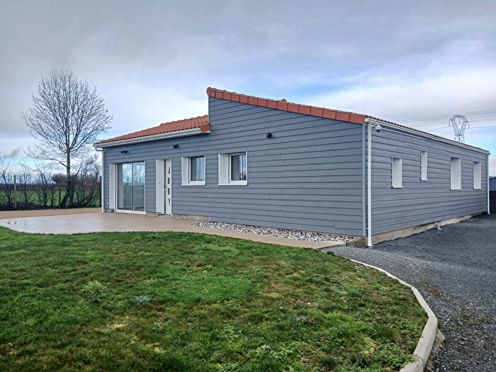 Maison à louer - Jallais - 4 pièces - 2 chambres