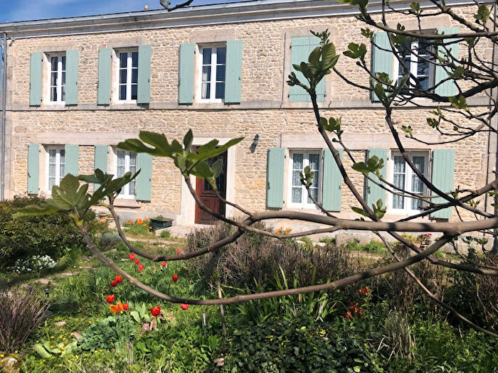 Maison à vendre - Le Thou - 8 pièces - 5 chambres