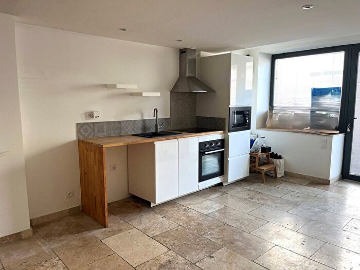 Appartement à louer - Nord et Ouest, Eyguières - 2 pièces - 1 chambre