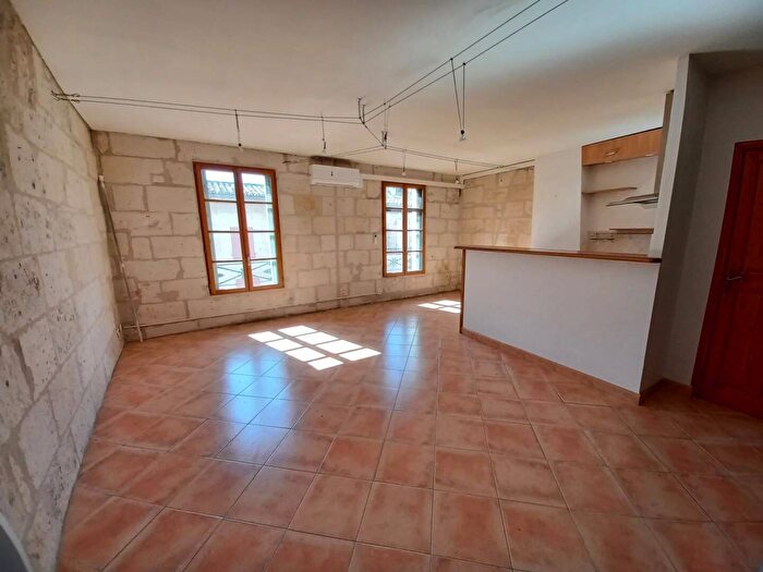 Appartement à louer - Les Cariatides, Beaucaire - 4 pièces - 2 chambres