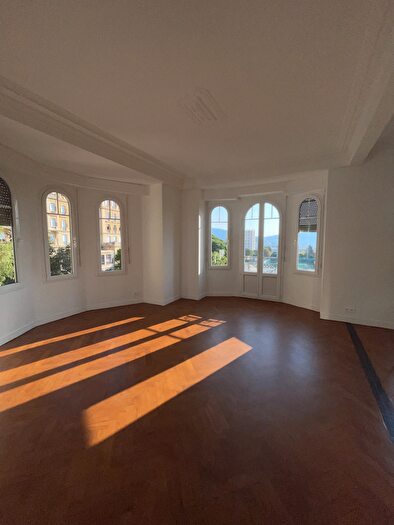 Appartement 4 pièces à louer à Nice