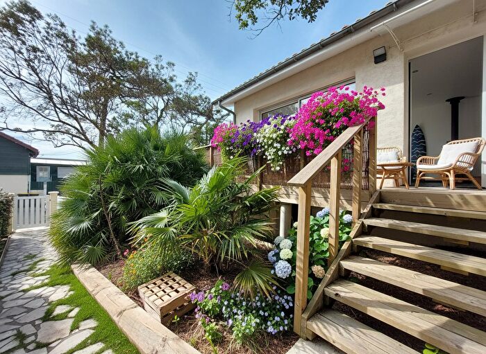 Maison à vendre - Lacanau - 6 pièces - 4 chambres