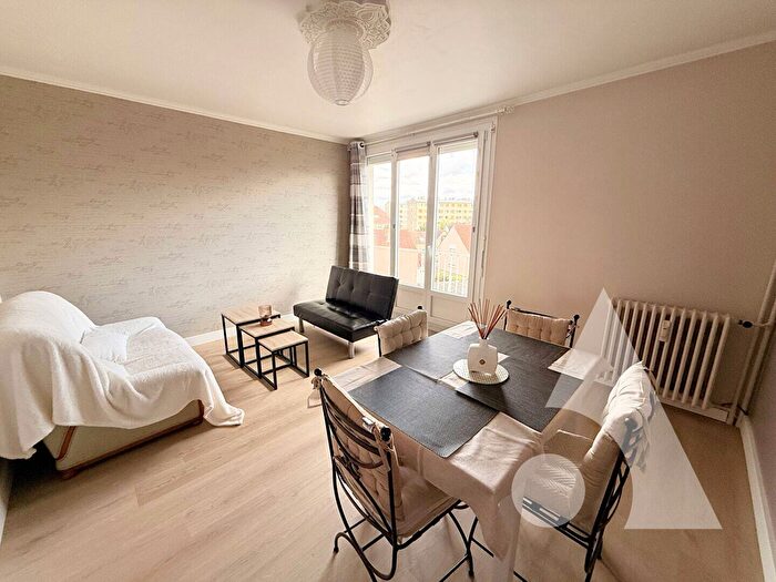 Appartement à louer - Bas Clos-Nord Est, Saint-André-les-Vergers - 3 pièces - 2 chambres