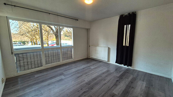 Appartement à louer - Le Pont-de-Claix, Iles de Mars - 1 pièce