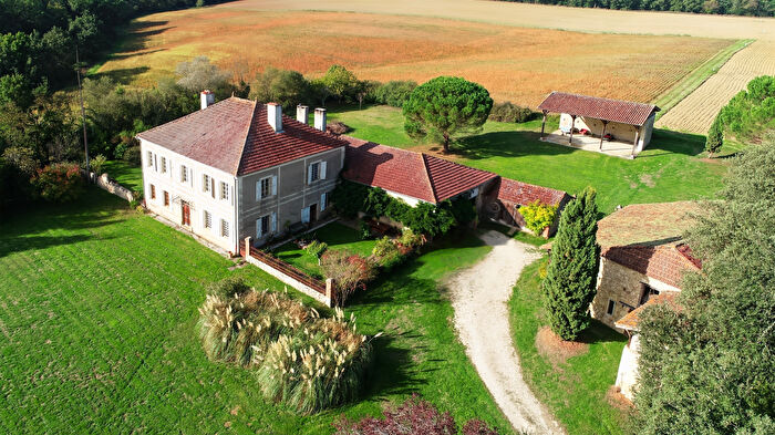 Maison 9 pièces à Riguepeu, à vendre