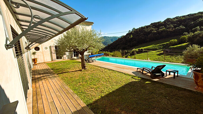 Maison à vendre - Saint-Fortunat-sur-Eyrieux - 7 pièces - 5 chambres