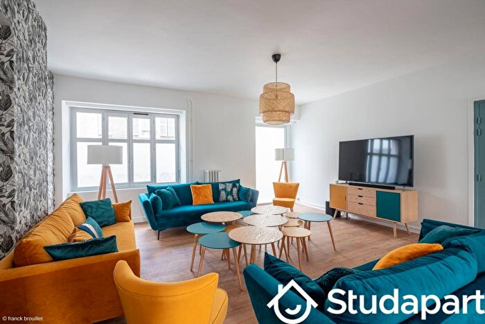 Appartement à louer - Centre Ville, Pau - 1 pièce - 1 chambre
