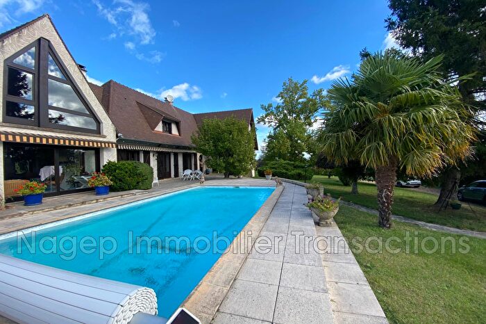 Maison à vendre - Saint-Rémy-en-Rollat - 8 pièces - 4 chambres