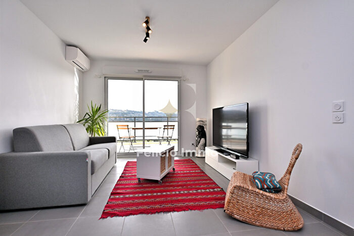 Appartement à louer - Grasse, Saint-Antoine, Aspres, Plascassier - 2 pièces - 1 chambre