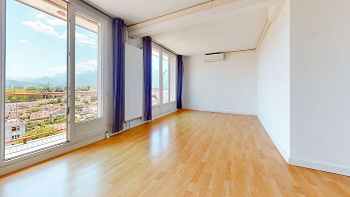 Appartement 4 pièces à Saint-Martin-d'Hères, Croizat, à vendre