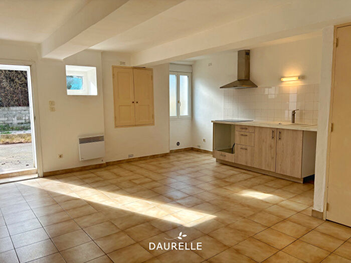 Appartement à louer - Châteaurenard, Jentelin, Route dAvignon, Confignes - 2 pièces - 1 chambre