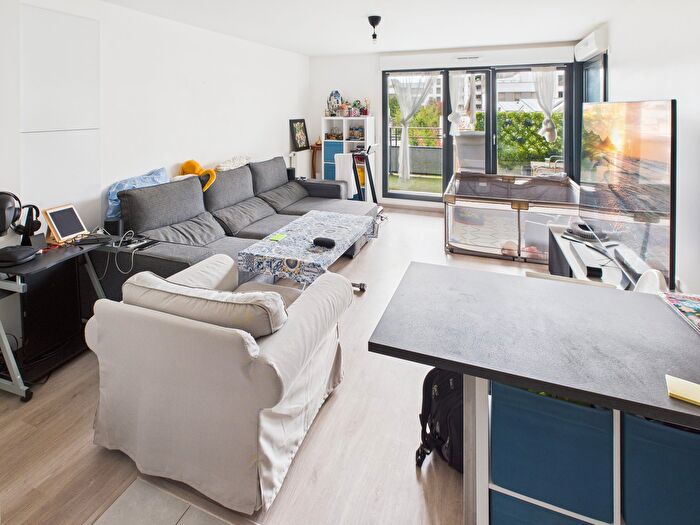 Appartement à vendre - Saint-Cyr-lécole - 3 pièces - 2 chambres