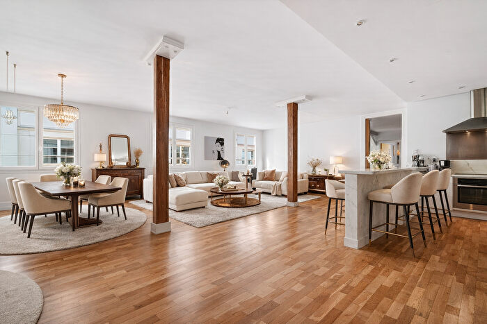 Appartement à vendre - Paris e , Belleville, Saint-Maur - 7 pièces - 4 chambres