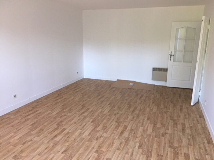 Appartement à louer - Meung-sur-Loire - 3 pièces - 2 chambres